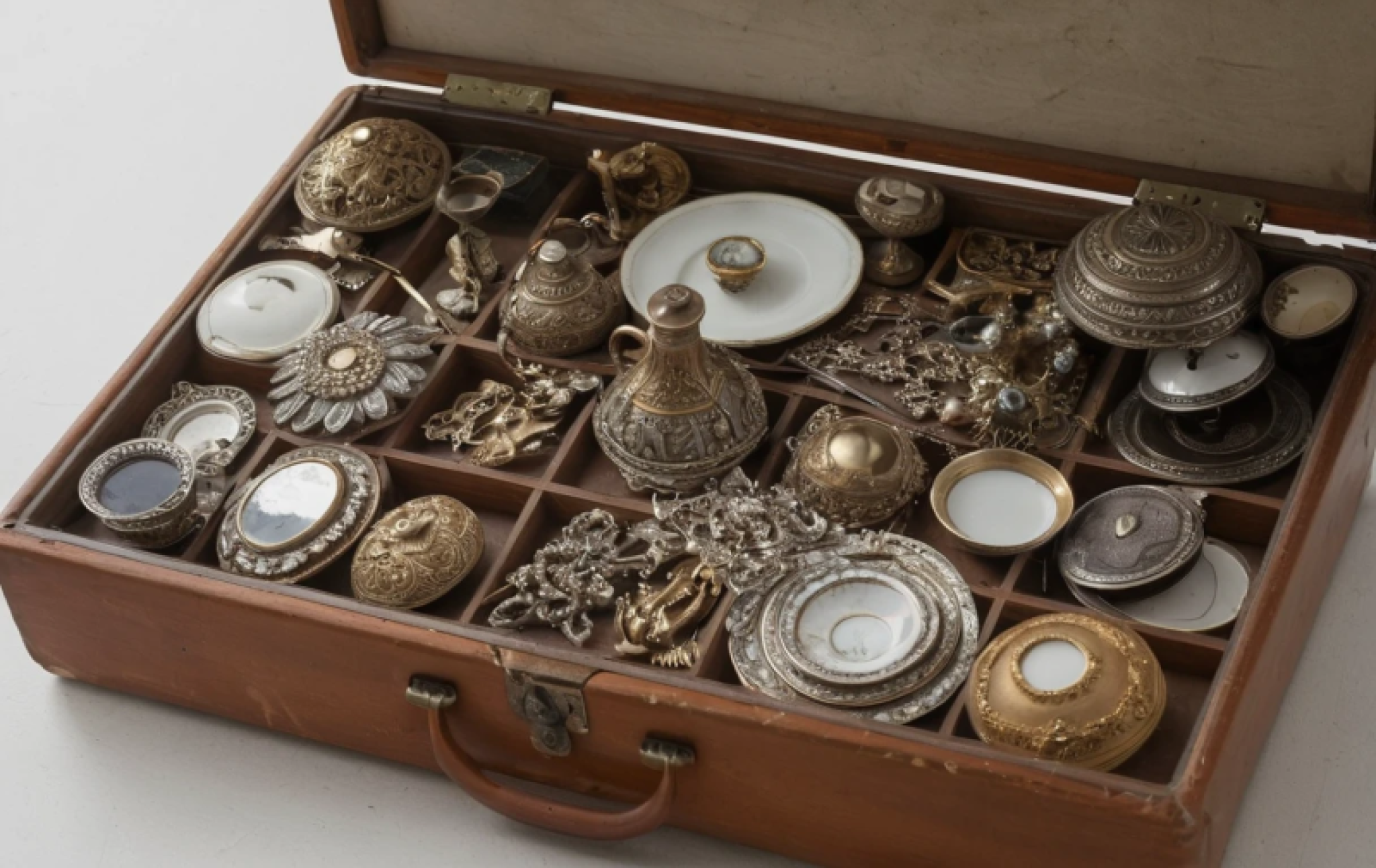 Moisture Protection Tips For Safeguarding Family Heirlooms In ...
